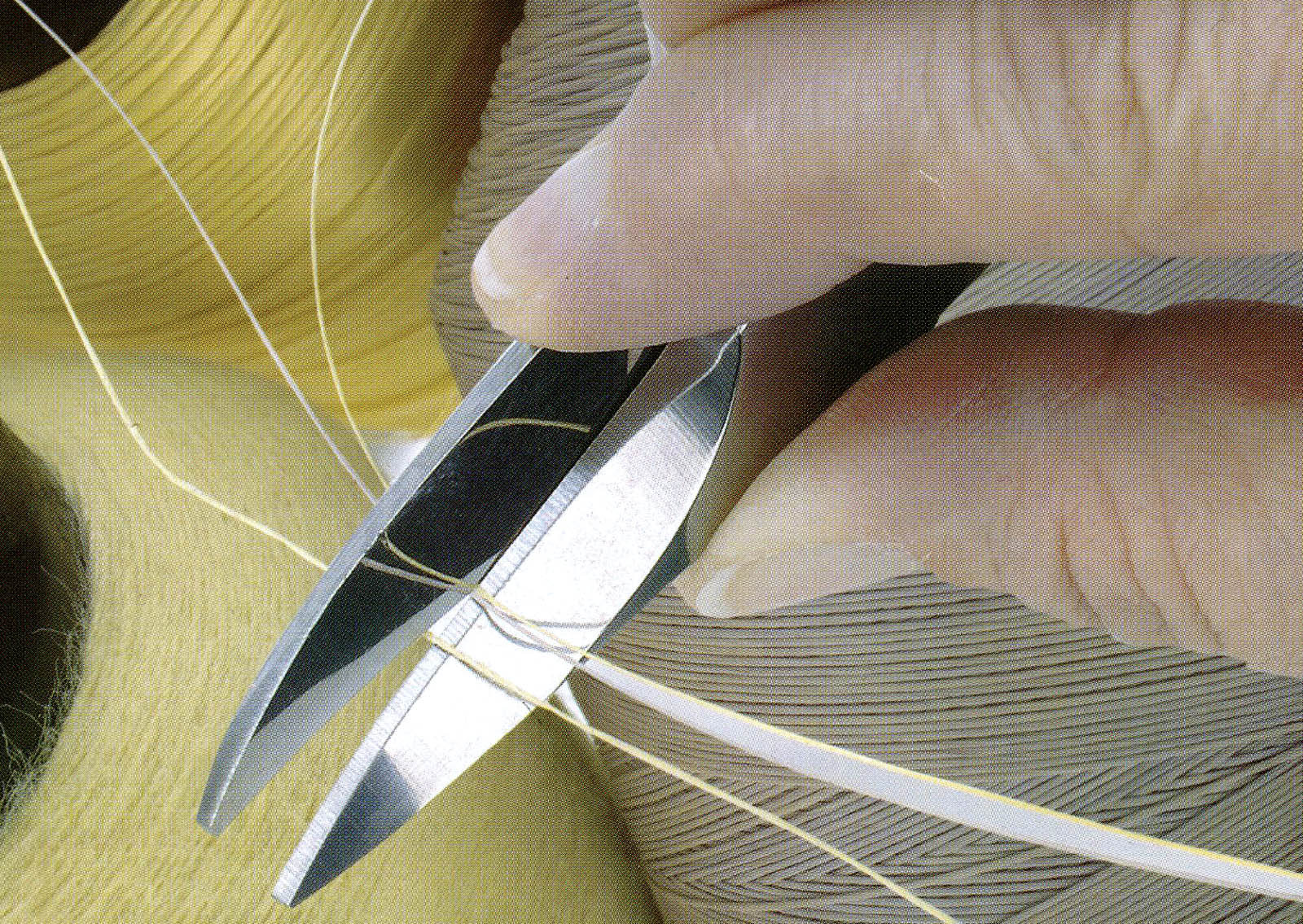 Komar products allow easy cutting of Kevlar thread - Advanced Textiles ...
